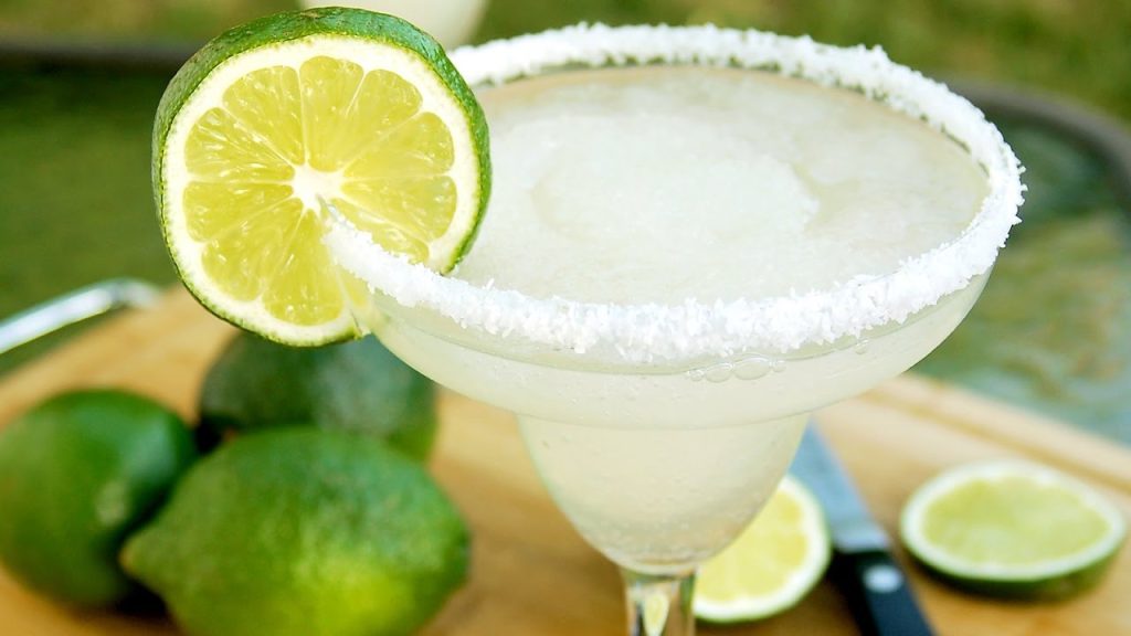 Cómo preparar un delicioso cóctel de tequila y limón paso a paso ...