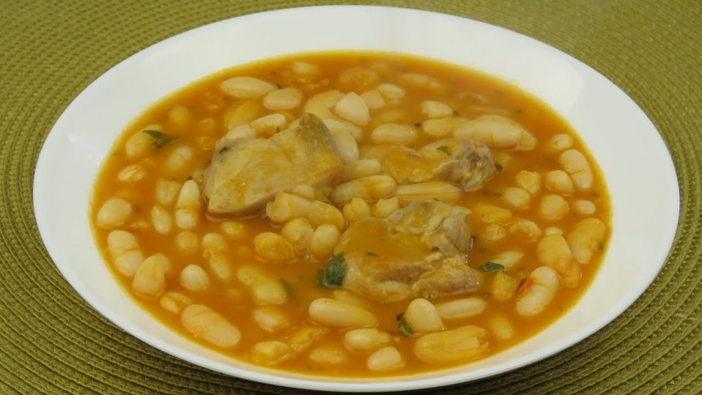 Receta de Alubias Blancas con Pollo Fácil y Sabrosa paso a paso ...