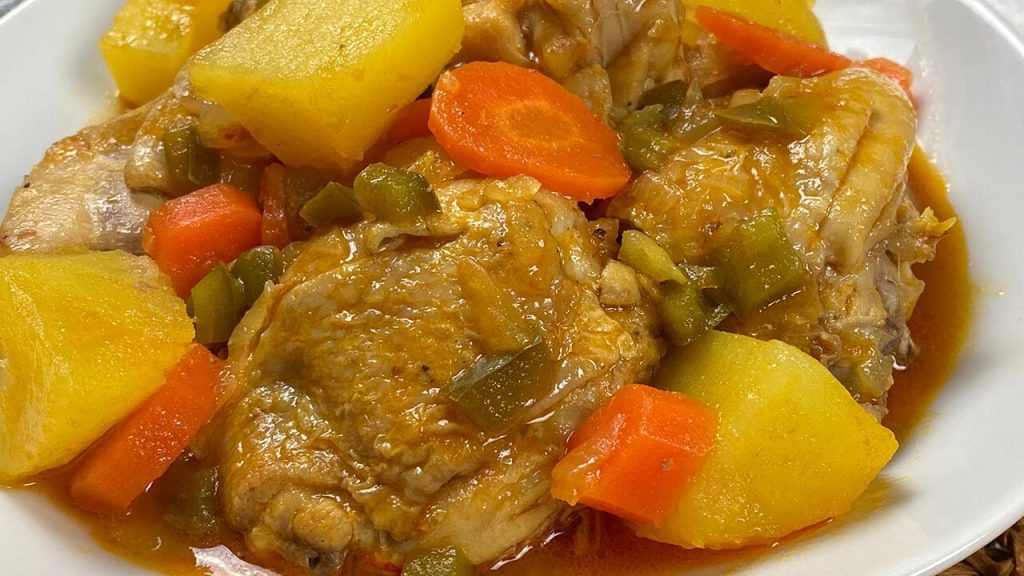 Receta de Pollo Guisado con Papas y Zanahorias Paso a Paso para un ...